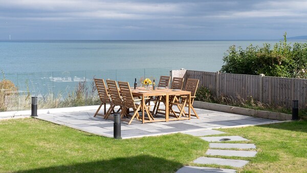 105 The Beach House - Six Bedroom Cottage, Sleeps 12 - Conwy