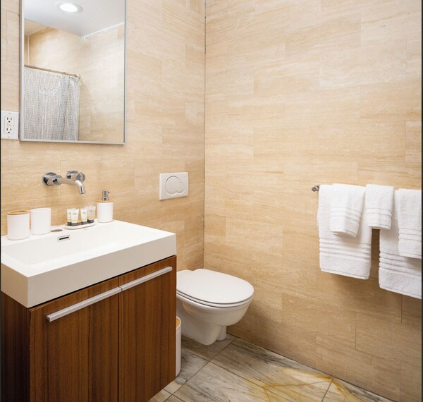 Chic Midtown Studio With Patio #203 - Co-Op City, NY