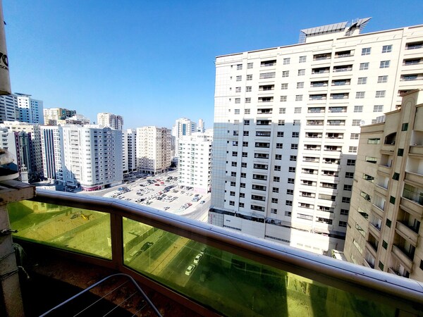 Charming And Spacious 2-bedroom Apartment With 2 Bathrooms, Kitchen And Balcony. - 沙加