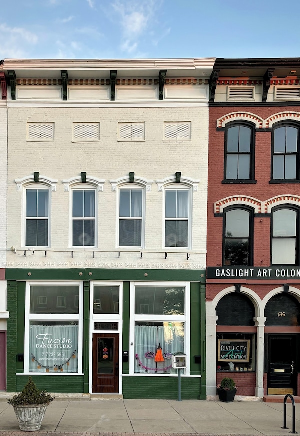 Luxury 1br/ba Loft In The Heart Of Downtown Marshall - Lincoln Trail State Park, Marshall