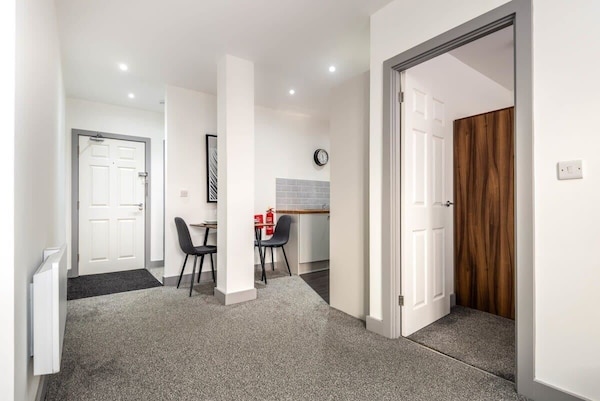 Bright & Cosy Apartment In Leeds! Free Parking - Leeds
