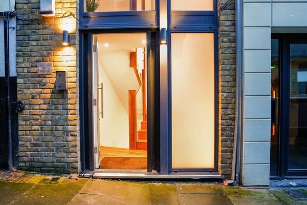 Central London Luxurious House | 2br 2ba - London