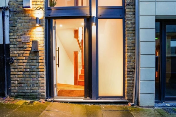 Central London Luxurious House | 2br 2ba - Chelsea