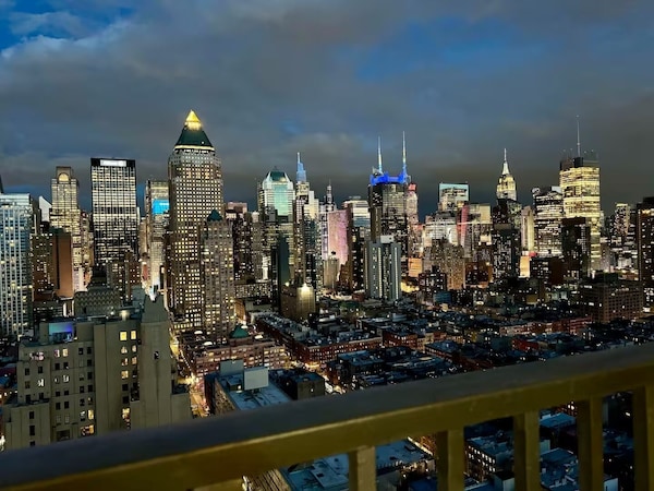 Midtown High Floor Fantastic Panoramic City View Corner 2 Bedrooms Apartment - New York City