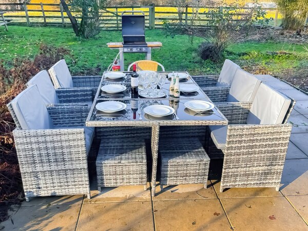 Y Ddol Offers A Perfect Space For Relaxation With Your In The Beautiful Welsh Countryside. - Wales