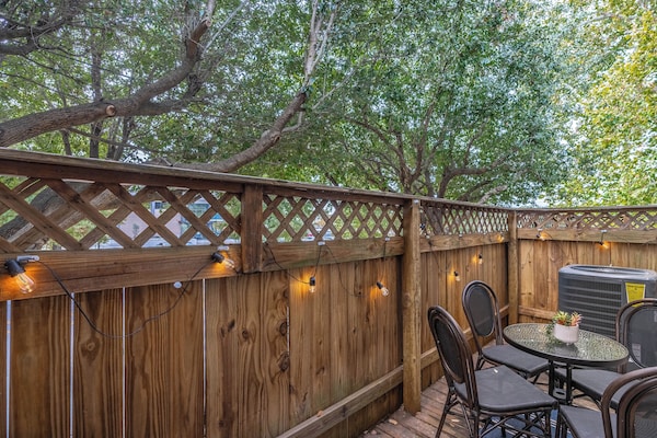 Charming Townhome,prime Location,historic,mins To Usc,tvs,parking,fireplace,w/d - Columbia, SC