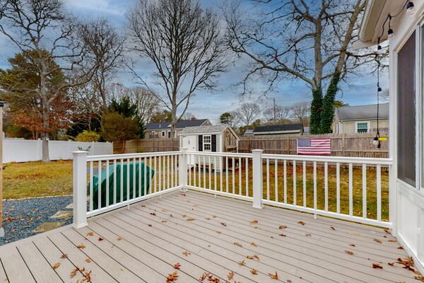 Coastal Cottage:  Great Location, Dog Friendly, Firepit & Bikes - Capo Cod, MA