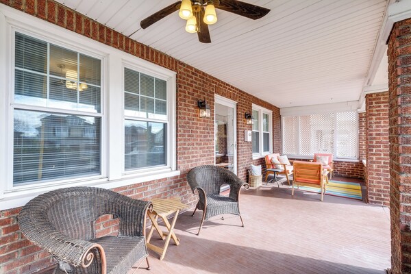 Walk To The Grandin Theatre: Roanoke Unit W\/ Yard! - Roanoke, VA