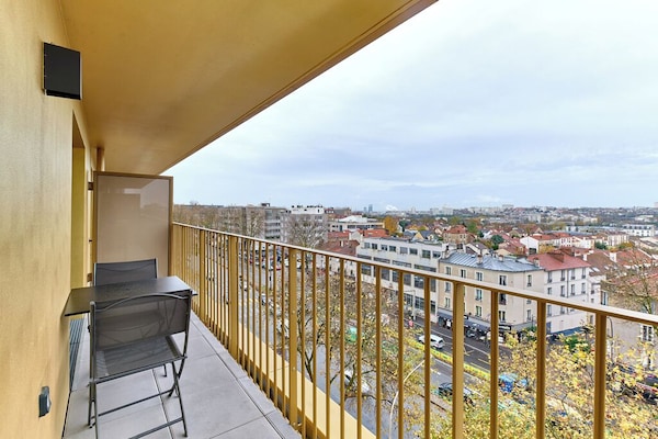 Parking And Walking Distance From Rer B And Metro (Line 4) - Bagneux