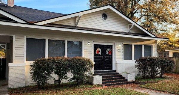 Spacious 4-bedroom House In The Heart Of The Garden District With Ample Parking. - Monroe, LA
