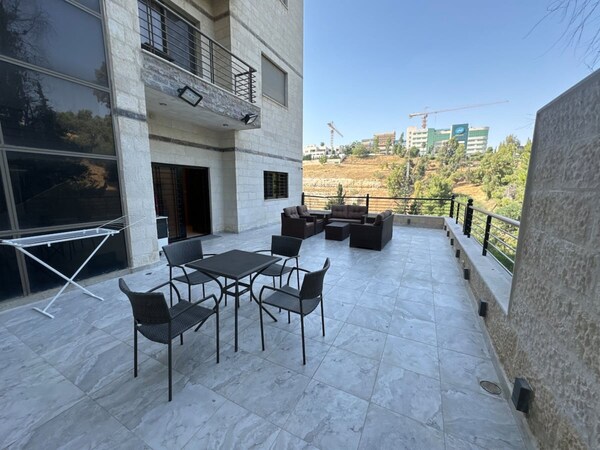 Central Secured Compound W/ Hill-view Terrace - Ammán