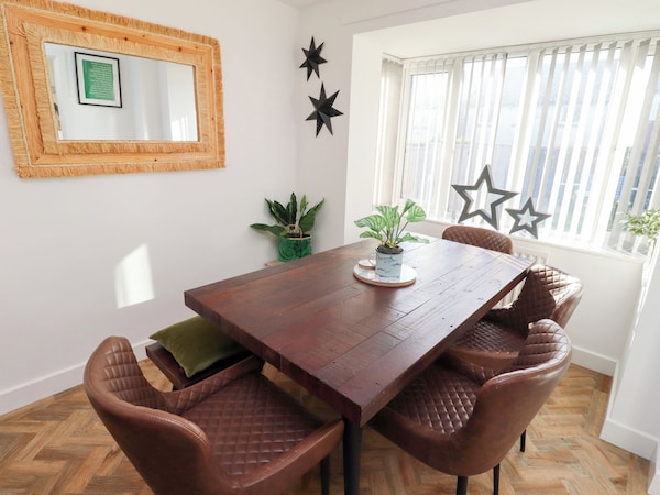 Coastal Retreat, Pet Friendly, Country Holiday Cottage In Seahouses - Seahouses