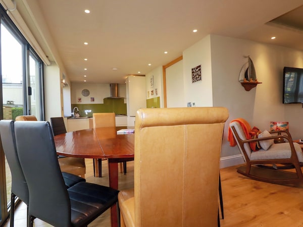 14 St Georges Road, Family Friendly, With A Garden In Newquay - Newquay