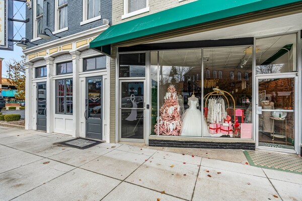 The Betty - Entire Rental Unit In New Albany, Indiana Sleeps 8 - New Albany, IN