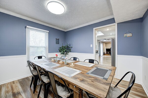 Misty Lake House - 2,200sf+ 5br! Pet Friendly! Lake View Backyard W/ Furniture - Nora - Indianapolis