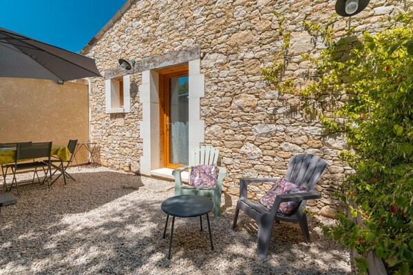 Appartement "Le Petit éCureuil" Avec Piscine Partagée, Terrasse Privée Et Wi-fi - Apt