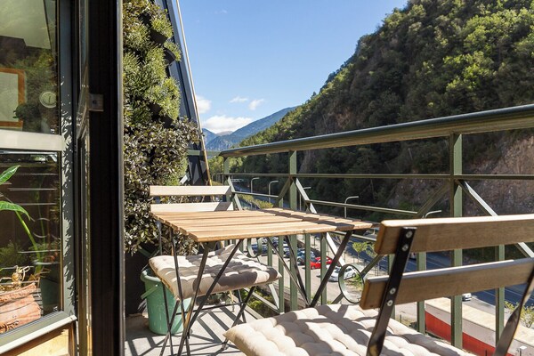 Dúplex  Artístico Con Terrasa A 10 Min Del Centro - Andorra