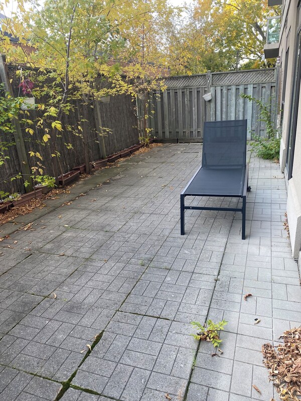 Large 2+2+den, Private Terrace, Gym, Sauna, Garage, Walk To Subway! - Vaughan