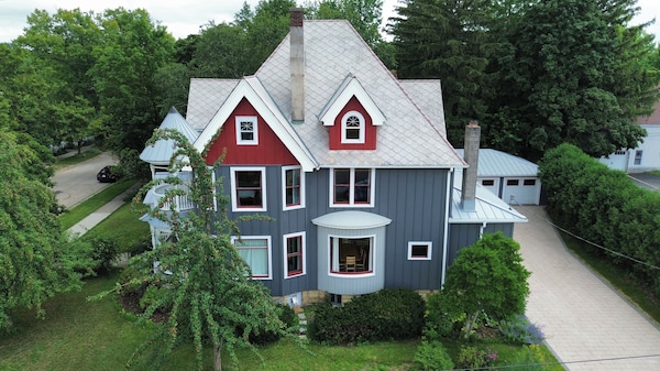 Queen Anne Stay - Viroqua, WI