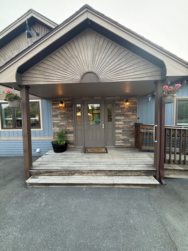River Escape! Spacious 5-bedroom House On The River. 500 Ft From Trail Access! - Fort Kent, ME