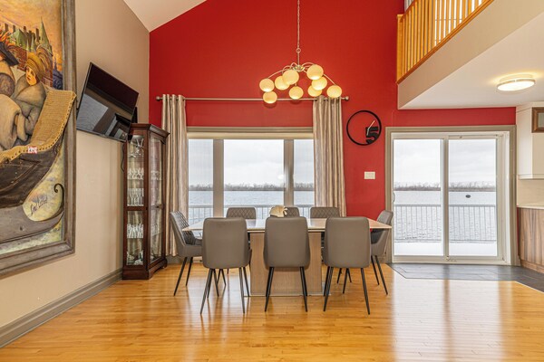 Unique Waterfront House 4 Bdrs/ Near Mtl/ Fishing - Brossard