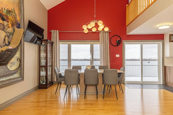 Unique Waterfront House 4 Bdrs/ Near Mtl/ Fishing - Brossard