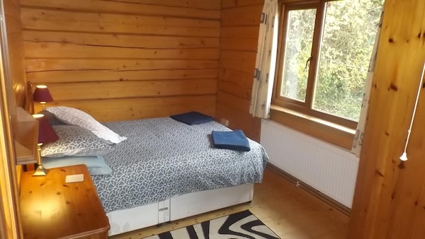 Hand Built Log Cabin At Avonvale Holiday Lodges - Broadway