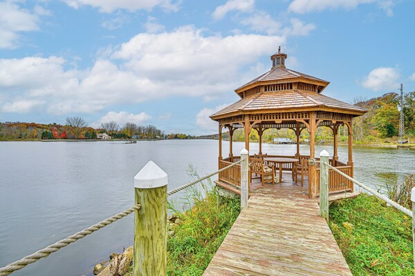 St Joseph River, Lake Michigan Access: Luxury Home - Stevensville, MI