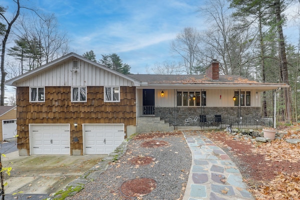 Peek-a-boo Lake Views & Yard: Windham Home - Salem, NH