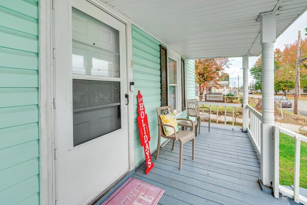 1 Mi To Stadium: Home W/ Porch In Greenville! - Greenville