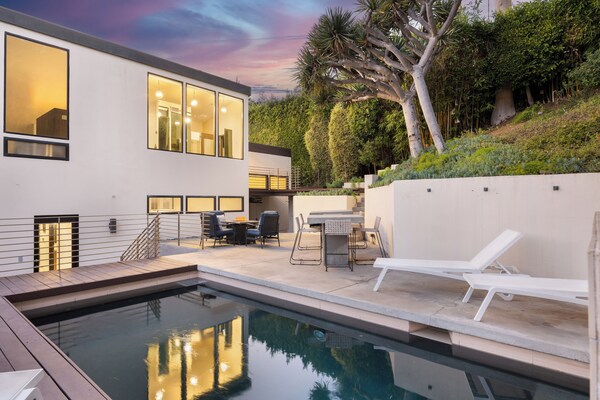 Kings Road | West Hollywood Luxury | Pool, Views, Firepit, Modern Design - Burbank, CA