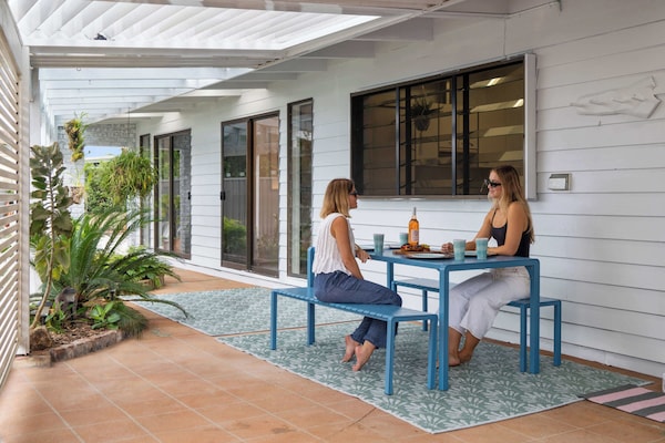 Pumicestone Beach House - 200m To The Passage - Golden Beach