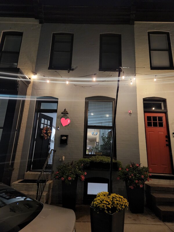 Cozy Home Away From Home Sleeps 8, Has 3 Bthrms, & Lots Of Amenities To Enjoy! - Baltimore, MD