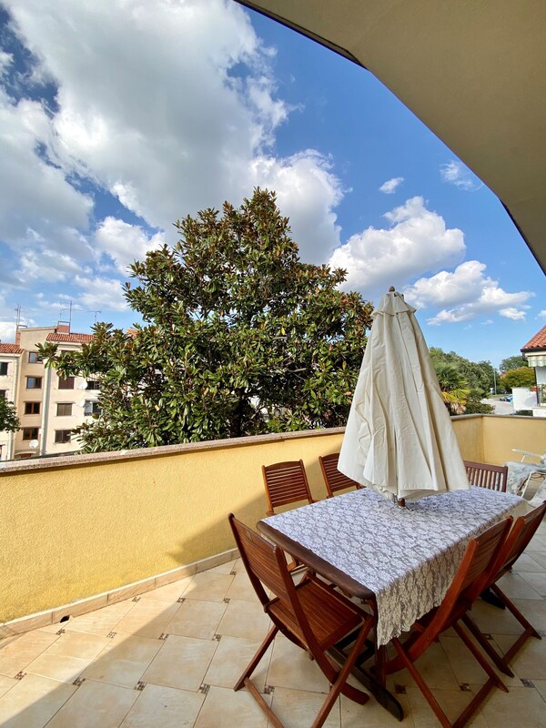 Spacious 4-bedroom Apartment In Charming Poreč With Wifi, Ac - Poreč