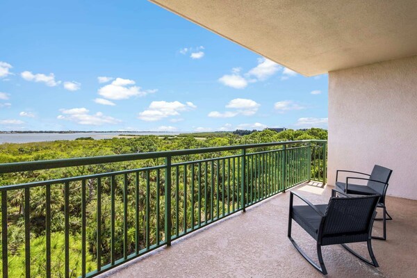 River Fly In: Coastal Penthouse, Panoramic Views - Cocoa, FL