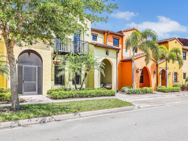 Luxury Paseo Townhome Pool Bars And Beaches - Fort Myers, FL