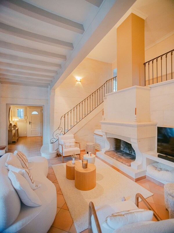 Le Mas Des Cigales: Tastefully Decorated House With Swimming Pool In The Heart Of The Alpilles. - Camargue