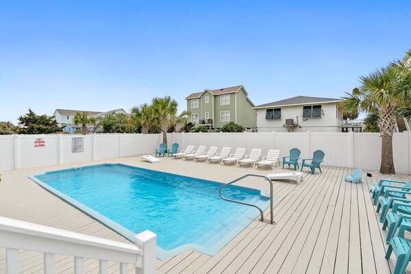 "Off The Hook" Is A Stunning 7-bedroom, 5-bathroom With Private Pool And Elevator - Holden Beach, NC