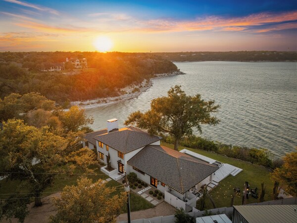 Lakeview Modern Retreat /  Pool  Fire Pit  Bbq - Temple, TX