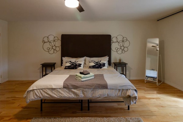 Rare 6 Bedroom Gem In Picton - Prince Edward