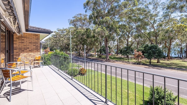 139 Government Rd  - Pet Friendly, Air Con, Wifi, Water Views - Nelson Bay