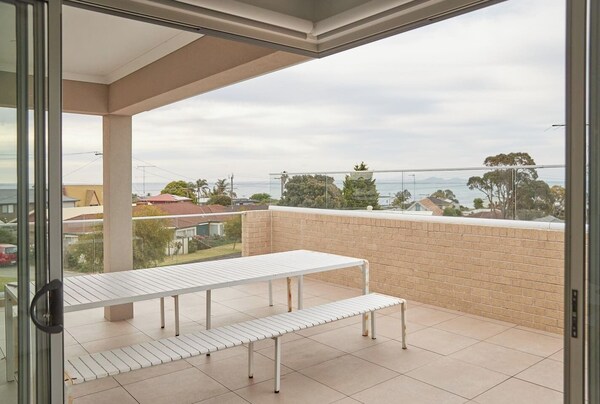 Harbour Horizons Balcony Bbqs And Calm Water Views - Drysdale