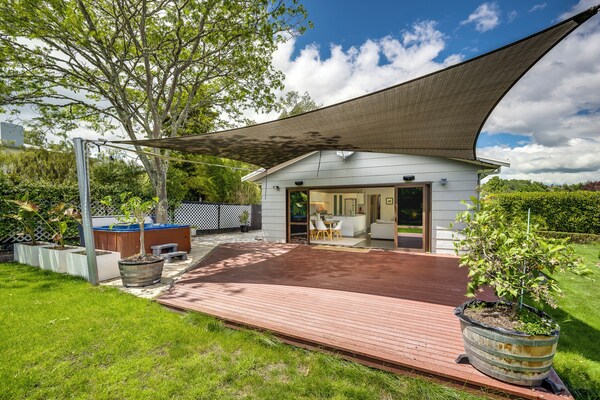 Sunny Oasis - Havelock North Retreat - New Zealand