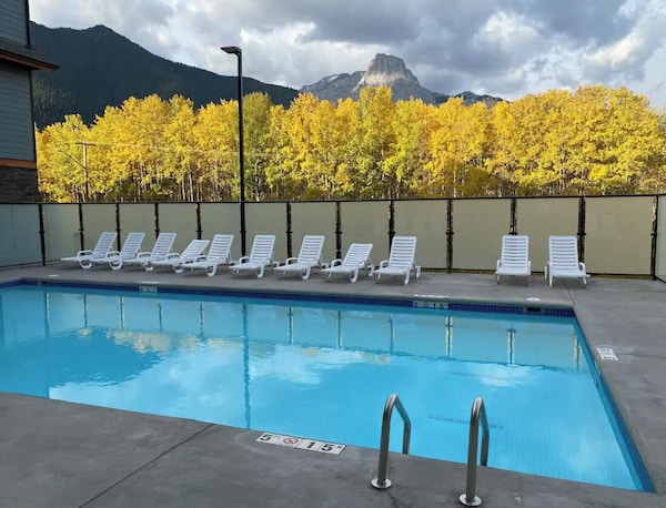 The Emerald Mountain Getaway W/ Pool, Hot Tub And Fitness Room. - 坎莫爾