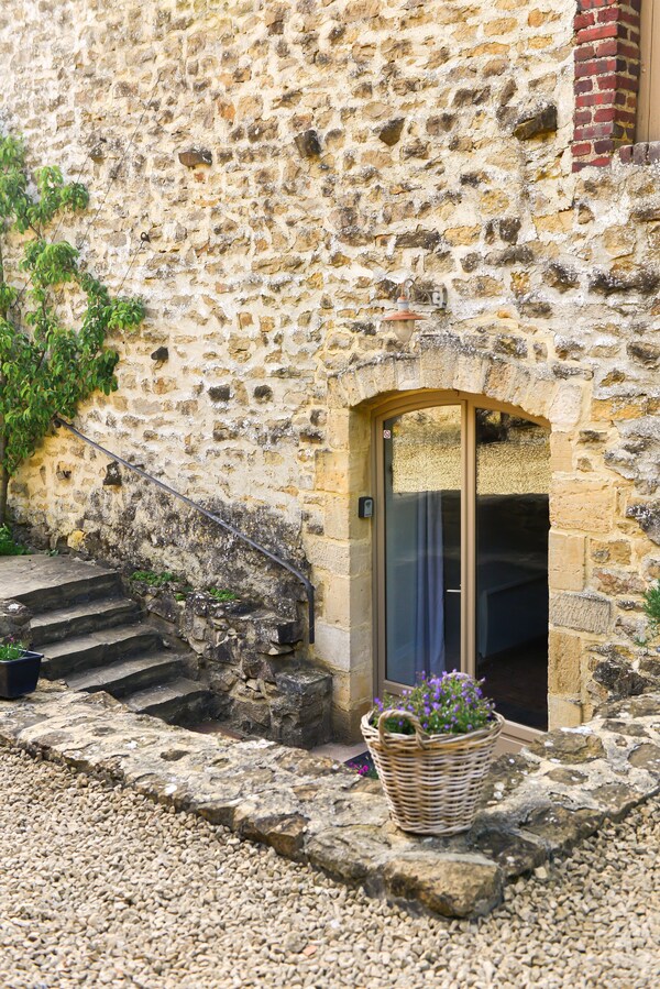 Le Point Du Jour, A Charming House - Florenville