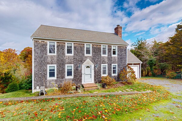 Cozy Home Close To The Beach With Deck, Porch, W/d, & Foosball Table - Eastham, MA
