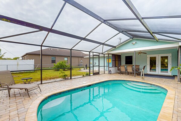 Cozy Home With Private Pool. Internet, & Washer And Dryer - Cape Coral, FL
