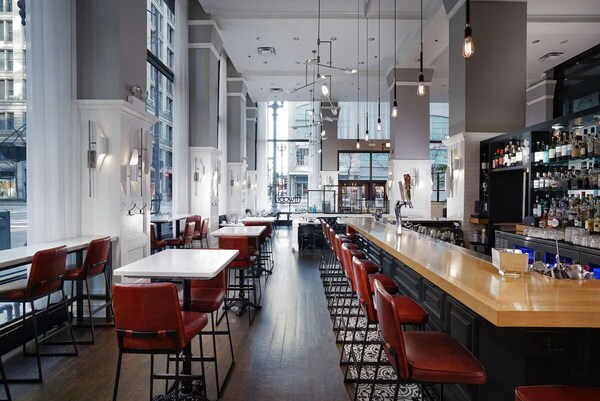 Burnham King - Staypineapple Chicago Charm & Afternoon Delights In The Loop - Chicago, IL