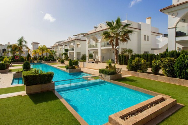 Modern Semi-detached Holiday Home In Gated Community - Algorfa