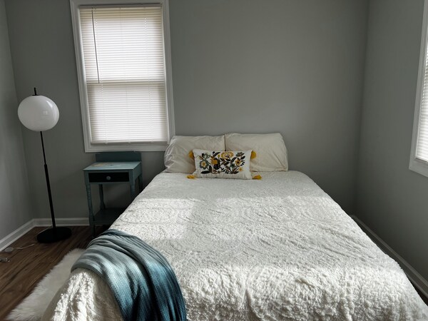 Charming 2-bedroom Cottage With Wifi, Ac In Enchanting Mount Airy - Mount Airy, NC